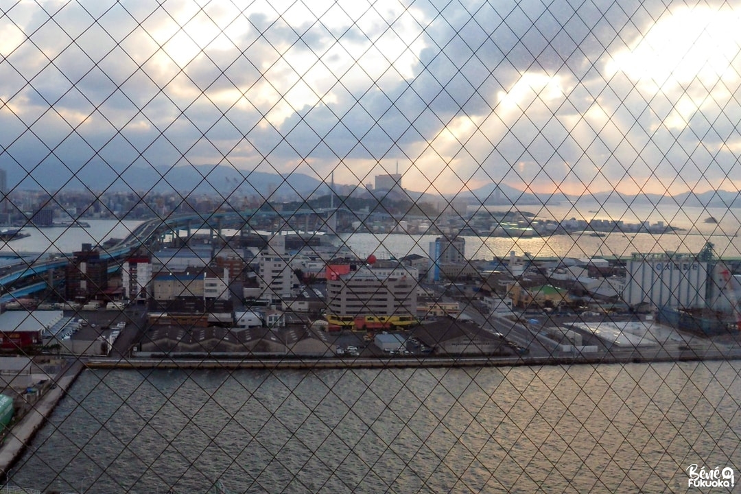 Hakata Port Tower, la petite tour de Hakata - Béné no Fukuoka